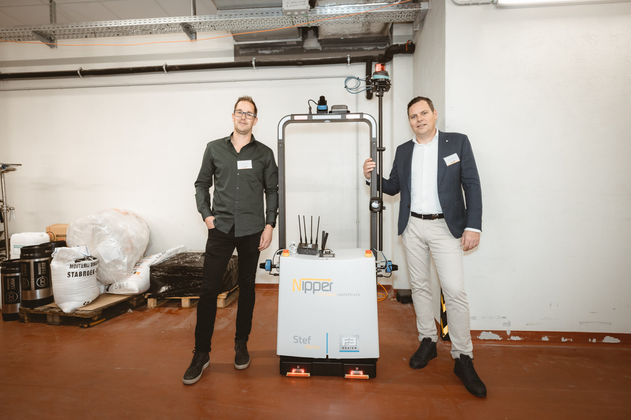 PALLET MOVER - Autonomous vehicles and 5G - Orange 5G Lab